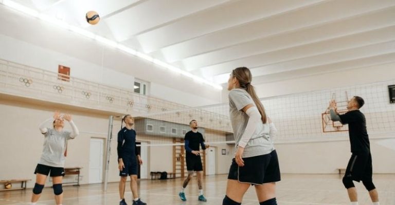 How to Make the Volleyball Team Without Experience (12 Tips) - Volley-Pedia